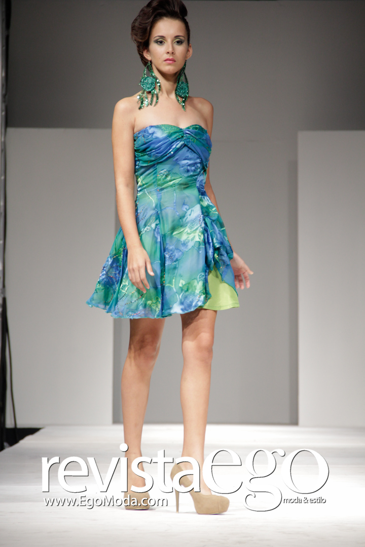 La diseñadora Leyda Herring presentó su colección titulada «Island in ...